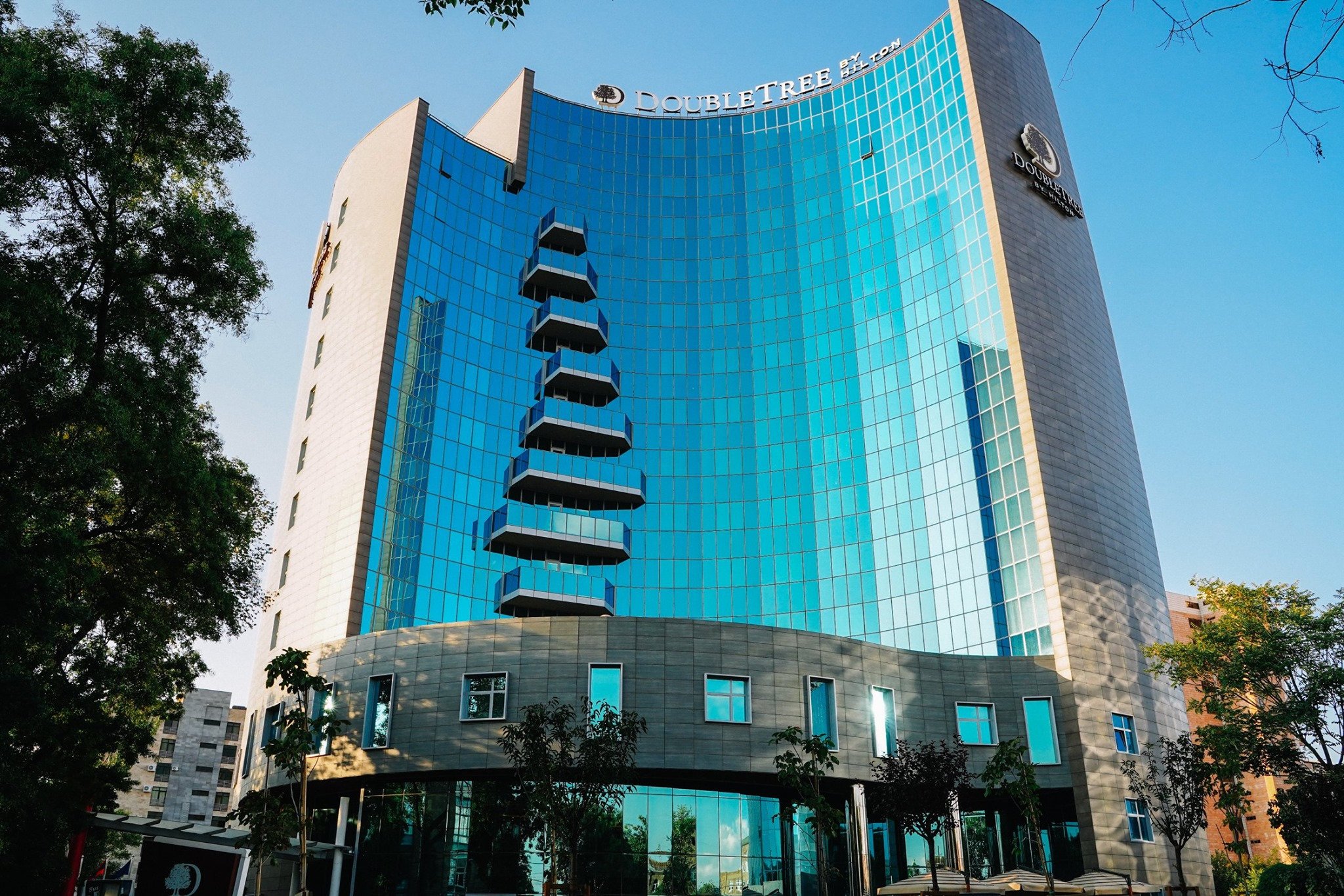 DoubleTree by Hilton Yerevan City Centre - UNIROOF
