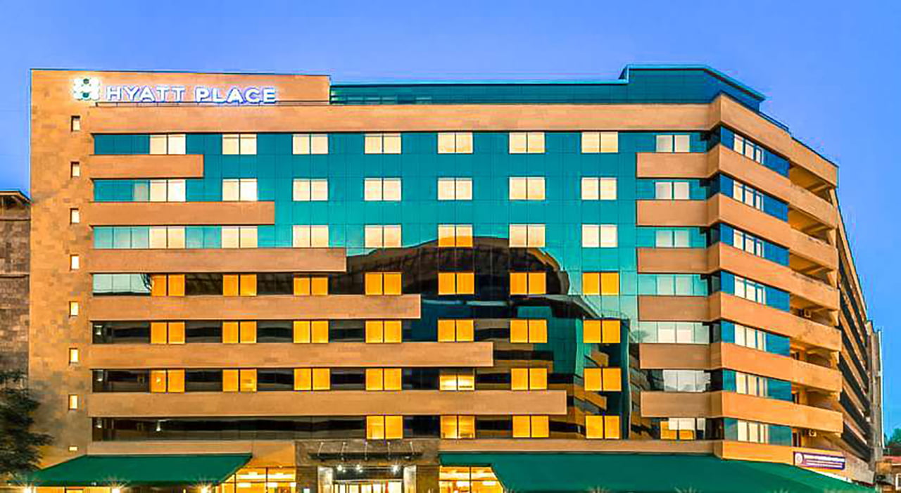 Hyyat Place Hotel - UNIROOF