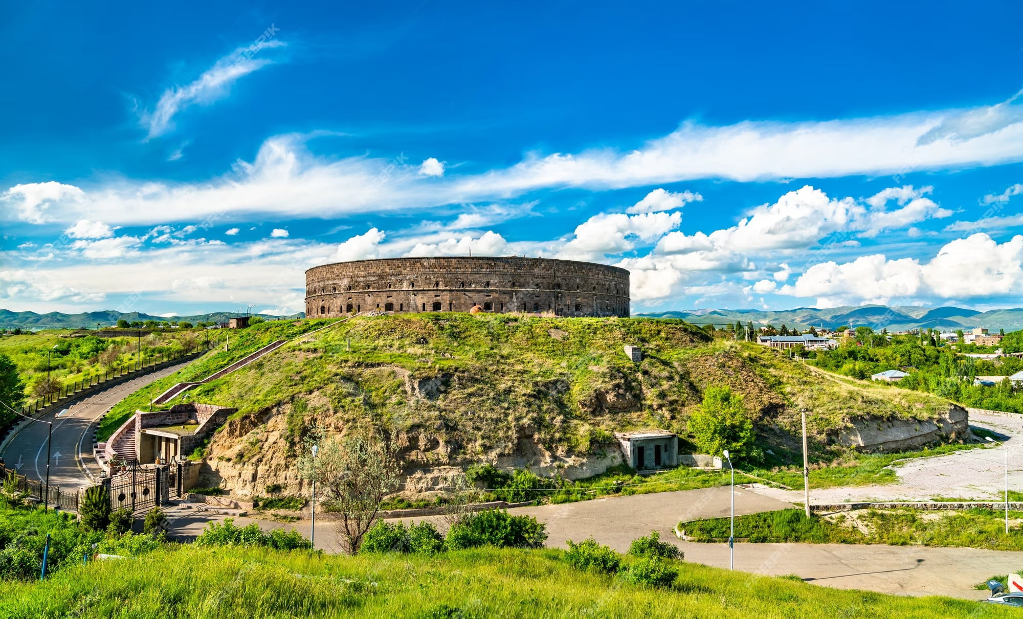 Սև բերդ - UNIROOF